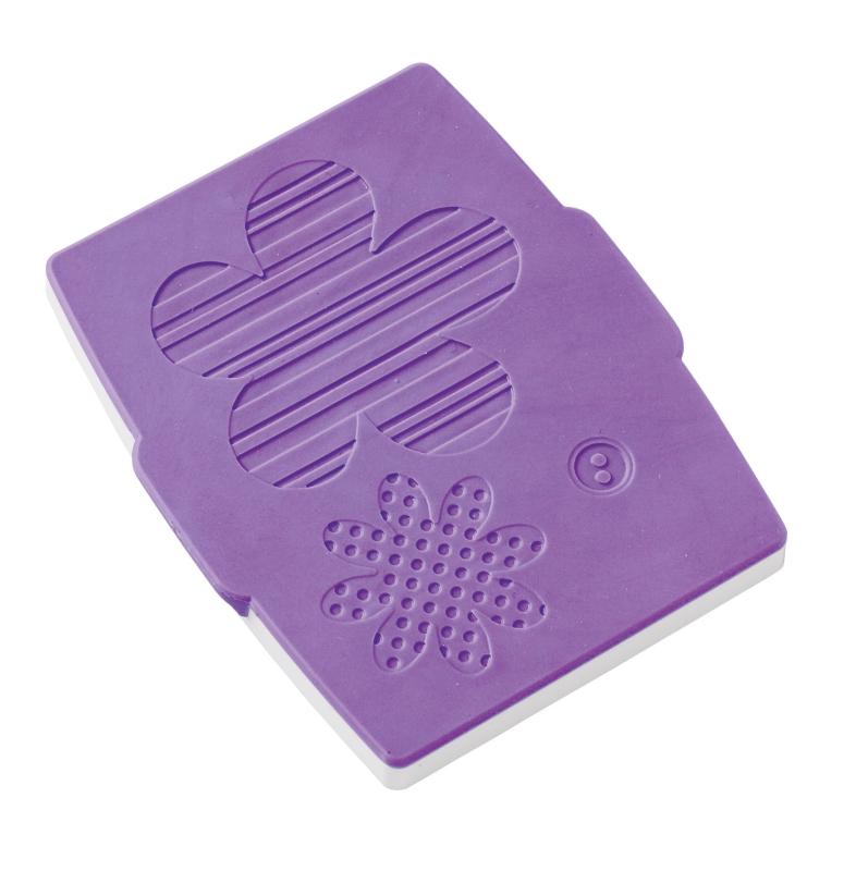 WILTON フォンダンプレス ボタンフラワー 1907-1306サイズ:全体/約13.3×9.8×1.7cm、型/ストライプ約6.8cm、ドット約4.2cm、ボタン約1.1cm重量:約133g材質:ポリスチレン原産国:中国耐熱温度:80℃