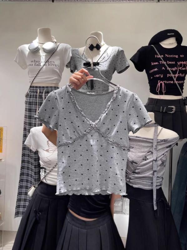 ・カテゴリ: Tシャツ・主な素材: 粘胶繊維90%-95%・柄: ドット・スタイル: プルオーバー、韓国風カジュアル、スウィート＆フレッシュ・袖丈: 半袖・シルエット: スリムフィット・着丈: ショート丈（40cm超50cm以下）・ネックラ...