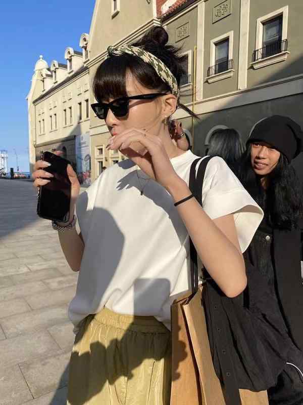 ・カテゴリ: Tシャツ・スタイル: カジュアル、韓国風・主な素材: 綿混・仕様: プルオーバー・袖丈: 半袖・着丈: ミディアム丈（約65cm〜80cm）・ネックライン: クルーネック・袖型: フリルスリーブ・カラー展開: ディープカーキ、...