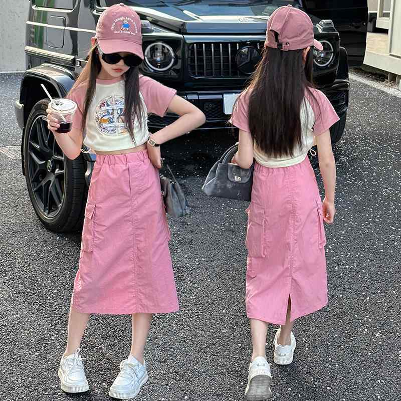 ・カテゴリ: 子供用セットアップ・スタイル: 韓国風・セット内容: スカート、トップス（2点セット）・対象性別: ガールズ・対象年齢: 8歳以上、身長140cm以上・袖丈: 半袖・フード: フードなし・生地加工: 柔軟処理・生地の厚さ: 薄...