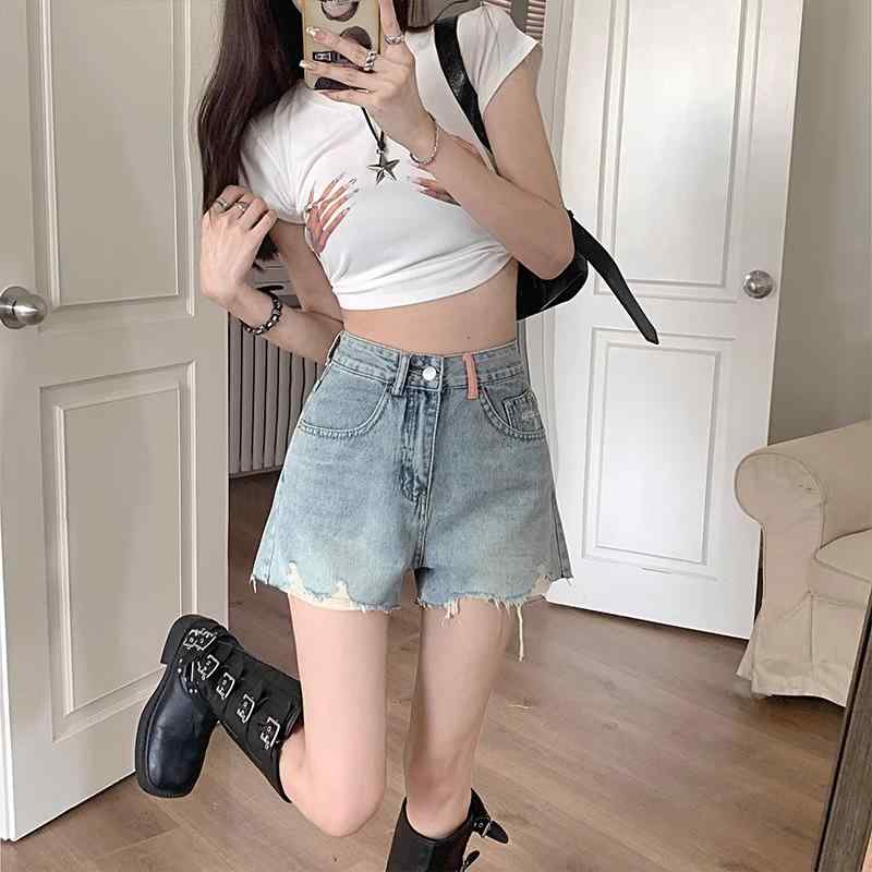 ・カテゴリ: デニムパンツ・主な素材: 綿 50%以上70%未満、ポリエステル 30%以下・スタイル: ストリートカジュアル、トレンドスタイル、快適カジュアル・パンツ丈: 三分丈・ウエスト: ハイウエスト・厚み: 薄手・デザイン特徴: ポケ...