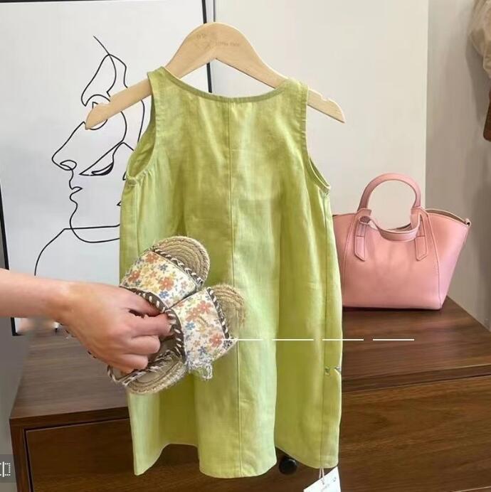 ・カテゴリ: 子供用ワンピース・スタイル: シンプル・素材: 綿95%・安全基準: A類・性別: 女児・対象年齢: 3〜8歳・対象身長: 100〜140cm・柄: 無地・生地加工: 柔軟加工・袖丈: ノースリーブ・シルエット: Aライン・デ...