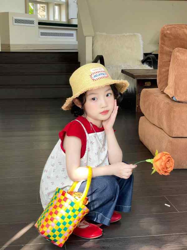 ・カテゴリ: 子供服セット・性別: 女・スタイル: 韓国風・セット内容: パンツセット（3点セット）・対象年齢: 中小童（3〜8歳、100〜140cm）・袖丈: 半袖・パンツ丈: 九分丈・生地加工: 柔軟加工・厚さ: 普通・柄: 花柄・主な...