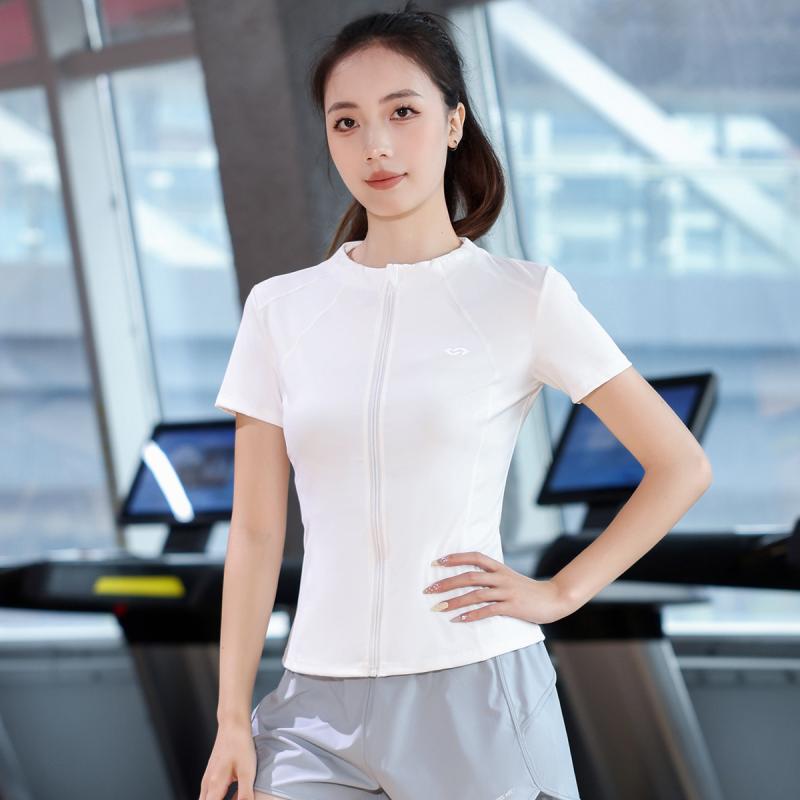 ・カテゴリ: 半袖Tシャツ・対象: 女性・素材: ナイロン 75%、ポリウレタン 25% ＋ ポリエステル 78%、ポリウレタン 22%・カラー展開: ピンクパープル、ホワイト、ダークパープル、ブラック、フォレストグリーン、アイリスブルー・...