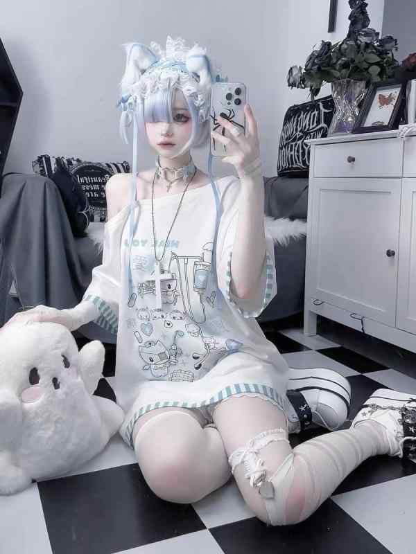 ・カテゴリ: Tシャツ・スタイル: 少女風、清新甜美・主な素材: ポリエステル100%・ネックライン: オフショルダー・袖丈: 半袖・袖型: レギュラースリーブ・シルエット: レギュラーフィット・デザイン: 切替、プリント・カラー展開: ブ...