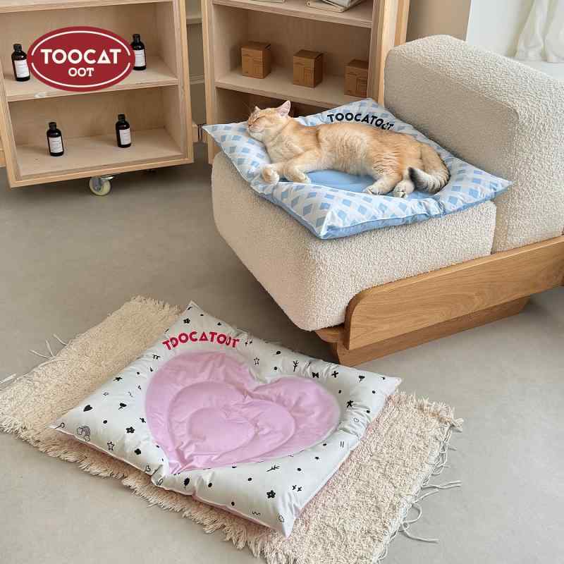 ペットマット ペット用品 クールマット 接触冷感 涼感 ひんやり 猫 犬 室内 オールシーズン 寝具 敷物 暑さ対策 熱中症対策 柔らかい 夏・カテゴリ: ペット用マット・寝具・素材: 布・カラー展開: 藍白縞、クリームイエロー、少女ピンク...