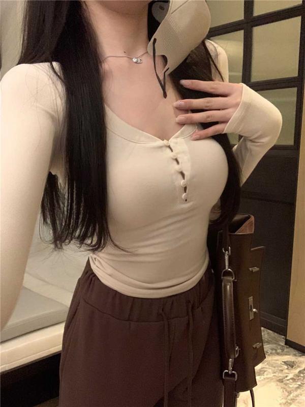 Tシャツ レディース 長袖 グレー スクエアネック ショート丈 スリム トップス インナー カジュアル 秋服 シンプル 無地 大人かわいい 着痩せ ストレッチ コットン混 タイト シルエット プルオーバー・カテゴリ: Tシャツ・素材: ポリ...