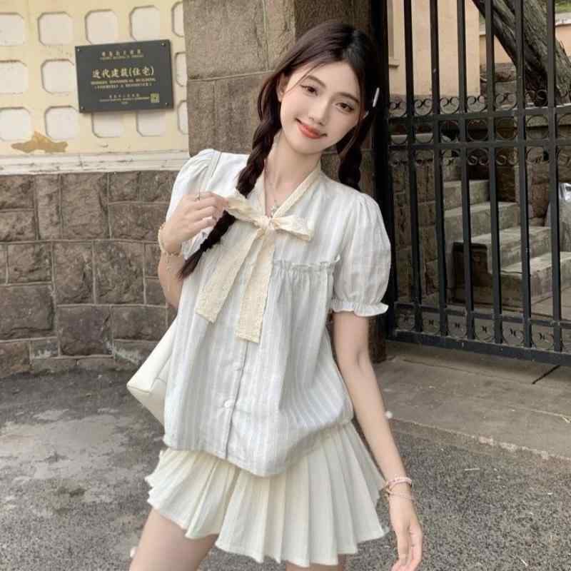 シャツ レディース トップス 半袖 ストライプ柄 リボン レース 襟 カジュアル フェミニン スイート おしゃれ 春夏 ナチュラル 通勤 通学 お出かけ きれいめ デイリーユース 柔らかい 薄手 ボタン 韓国風・カテゴリ: シャツ・素材: ...