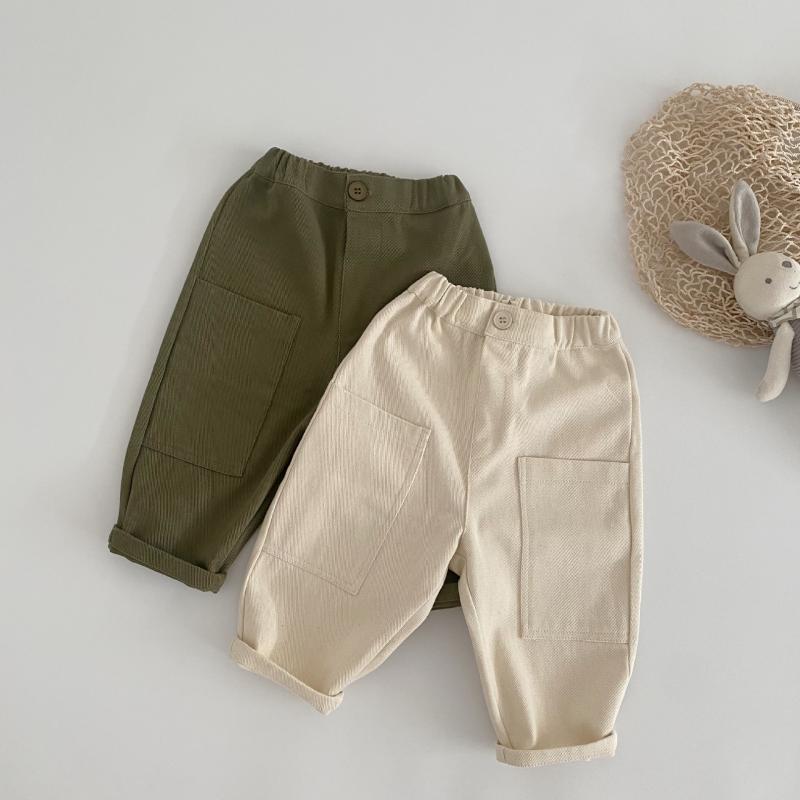 ロングパンツ キッズ 男の子 女の子 カーゴパンツ ボトムス 長ズボン 洗い加工 ポケット付き ボタン オールシーズン カジュアル・スタイル: 韓国風・素材: 綿100%・安全基準: A類・パンツ丈: ロングパンツ・性別: 男女兼用・対象年...