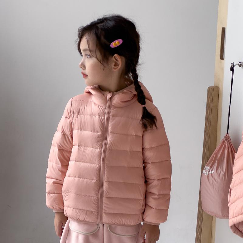 ・カテゴリ: 子供用中綿コート・対象性別: 男女兼用・スタイル: カジュアル・対象年齢: 3〜8歳・生地加工: コーティング加工・詰め物: ファイバーダウン・フード: フード付き（取り外し不可）・厚み: 普通・柄: 無地・メイン素材: ナイ...
