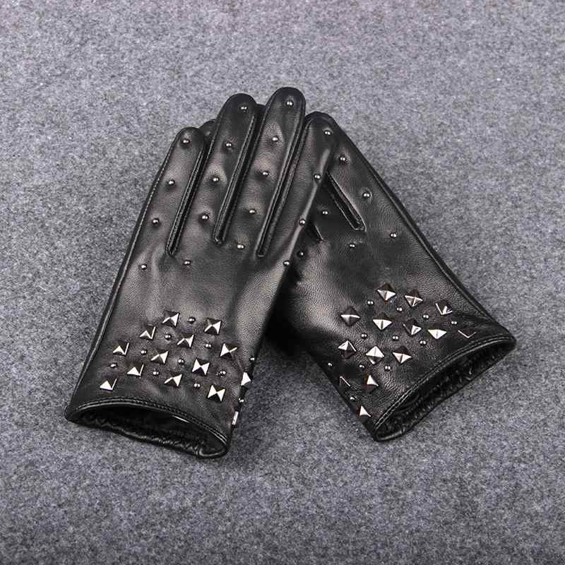 ・カテゴリ: 服飾手套・皮質特徴: 羊皮・機能: 保暖・スタイル: 分指手套、朋克、街頭、個性、非主流、嘻哈、誇張、二次元、中性風、未来風、暗黒風、無性別風、甜酷風・カラー展開: ブラック・サイズ展開: S、M、L・素材: 真皮