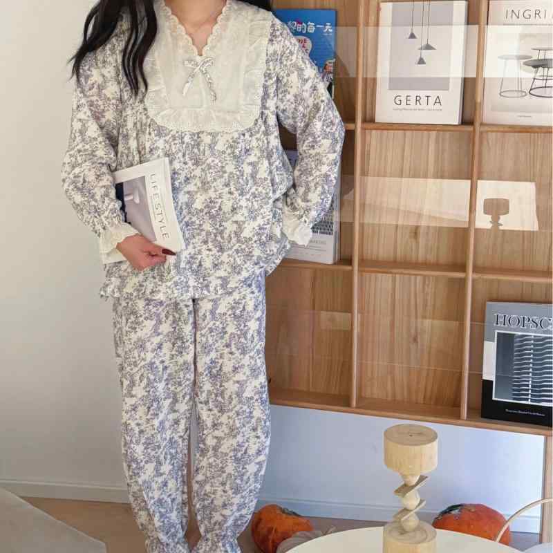 ・カテゴリ: ルームウェアセット・素材: 綿100%・生地の厚さ: 薄手（121-140g/平方メートル）・ネックライン: Vネック・機能: カジュアル、通気性、睡眠、入浴、部屋着、快適、ワンマイルウェア・カラー展開: 花柄レトロストロベリ...