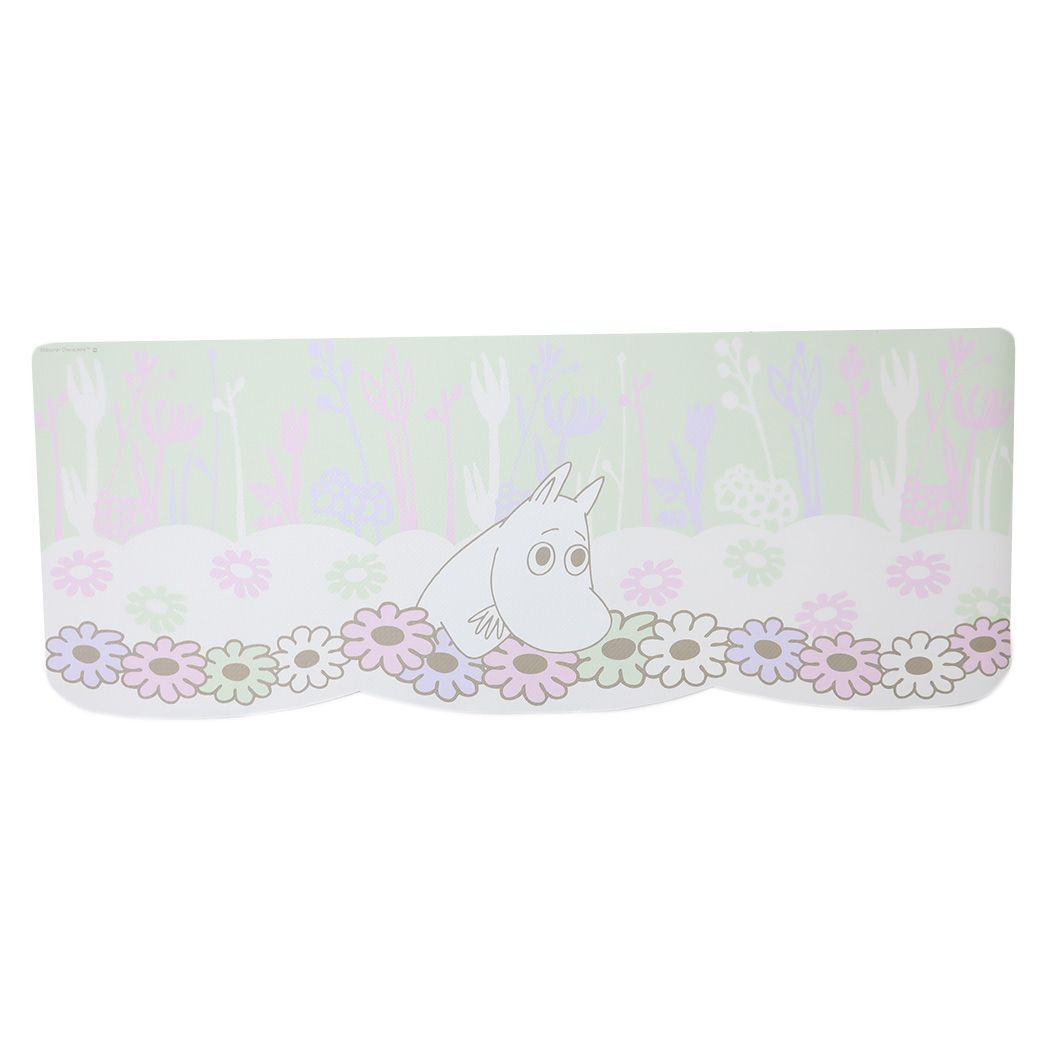 ムーミンの可愛いキッチンマットです。クッション素材で足元に優しく、液体をこぼしても拭きとりやすい仕様です。滑り止め付きで転倒防止も。 PVC・転写プリントメーカー品番 : 1445025600サイズ : 約45×120cm材質 : 塩化ビニ...