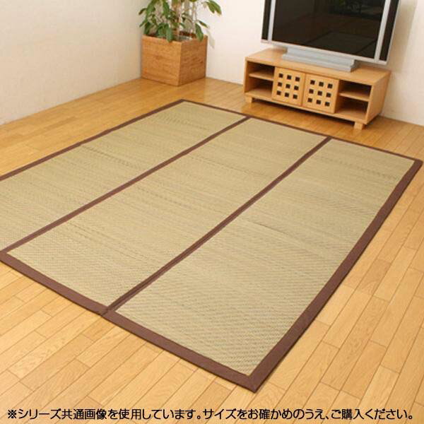 ほかのい草ラグはこちらから！い草に青森ヒバ加工を施しています。■抗菌、防臭効果■掲載写真は表記サイズとは異なる場合がございます。クッション性にこだわったイ草カーペットです。クッション性、耐圧分散性に優れた硬質チップウレタンをイ草と不織布でサ...