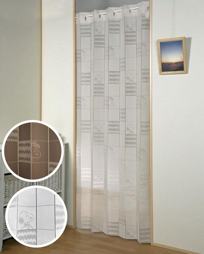 大人気！ひょこっとスヌーピーがかくれんぼ♪パタパタ折りたためるアコーディオンカーテンはお部屋の間切りや急な来客の目隠しに大活躍！さりげないスヌーピーがかわいい程よい透け感でお部屋が暗くなりにくいお部屋にあわせて縦横（約）10cm間隔に入って...