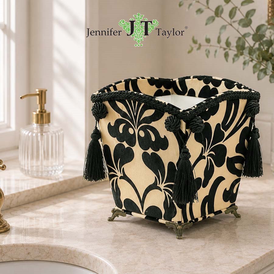 商品名 ジェニファーテイラー 脚付 ダストボックス ダマスク Yorke Jennifer Taylor 32960DB サイズ(cm) 20X20X22H 商品説明 真鍮製脚付きダストボックスは、洗面台に置いても水濡れが気になりません。 ...