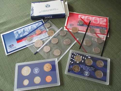 2002 US Mint Proof and Uncirculated Sets - comes with all paperwork!!!商品について原産国：アメリカ合衆国額面：各種流通/未使用：プルーフ貨幣および未使用貨幣発行年：200...