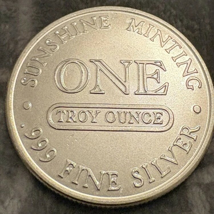 ?Sunshine Minting Silver Eagle 1 Troy oz .999 Pure Silver Round Vintage UNC ?商品について組成：銀形状：ラウンド純度：0.999単位1オンスあたりの貴金属含有量：0...