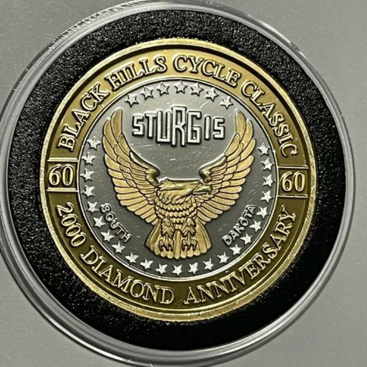 2000 Sturgis 60th Motorcycle Rally Coin 1 Troy Oz .999 Fine Silver & Gold Round商品について組成：銀形状：ラウンド発行年：2000年純度：0.999貴金属含有量：...