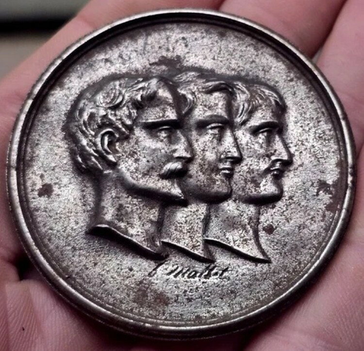 Rare "LOVE, COURAGE, HUMANITY" Medal - Napoleon Family Attached Busts-商品についてエポック 19 世紀タイプ メダイユ フランセーズアネ 1850メタルフェル注意事項※以...