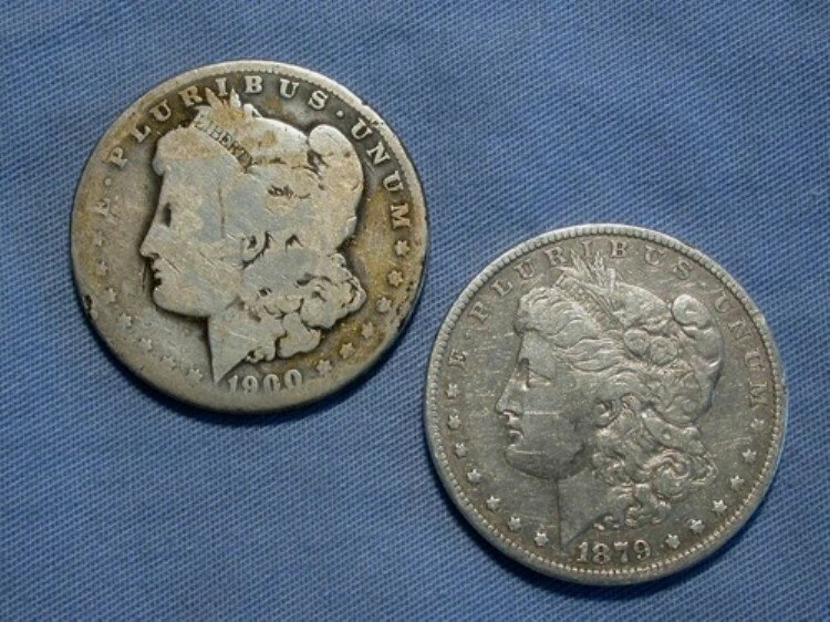 lot C ~~ 2 old Morgan SILVER Dollars $1 ** 1879 & 1900-O **商品について販売者メモ「流通品。クリーニング、シミ、変色、汚れあり。多少の摩耗、へこみ、欠陥あり。」額面 1ドル流通/未流...