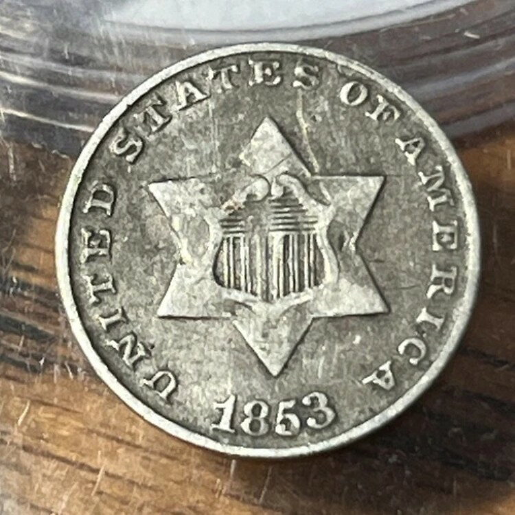 1853 Three Cent Silver Trime商品について流通/非流通：流通額面：3セント材質：銀発行年：1853年製造国/地域：アメリカ合衆国認証：未認証注意事項※以下の注意事項をご理解のうえ、ご購入ください■ 鑑定済みコイン・...