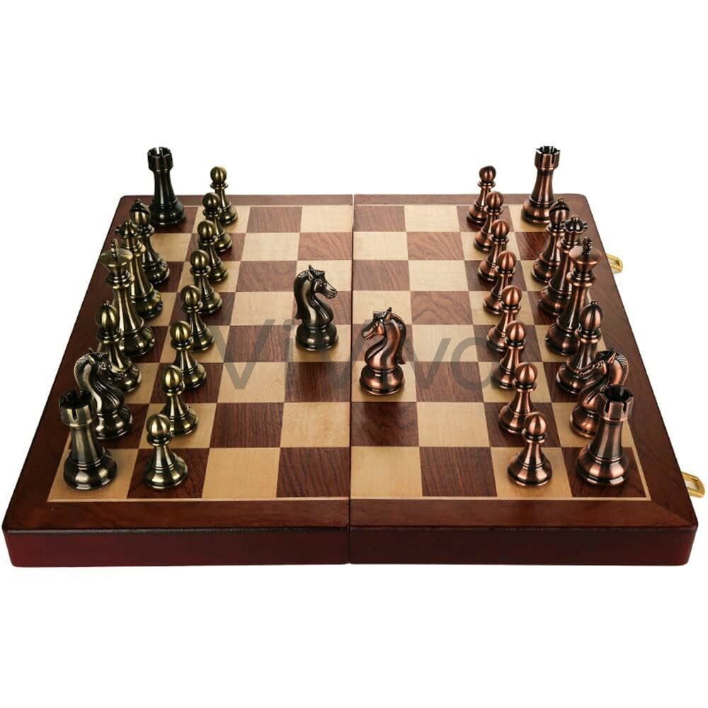 【商品名】国際木製チェス盤、旅行収納ピース金属チェスセット、30x30x2.8cmの子供大人のための折りたたみ式教育チェスセット【価格】19356円【商品説明】サイズ：52 x52 cm、重さ：4.5kg材料：環境に優しい金属材料、精巧で持...
