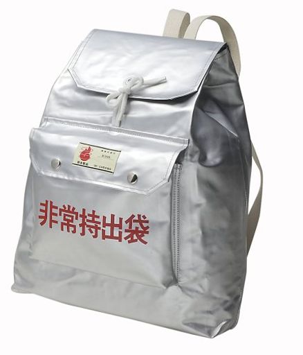 非常時の備えとなる防災用品が入れられます。 防炎生地を使用しているため非常時の備蓄に最適です。 サイズ: 約幅400x奥行70x高さ405mm 重量:約460g 材質: 防炎アルミックス(日本防炎協会認定品)