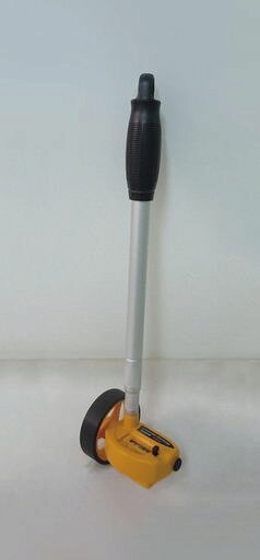 測定範囲:1cm~1km 目盛:1cm 車輪径:100mm 全長:1070mm 収納サイズ:500mm 重量:465g 誤差1%以下の高精度