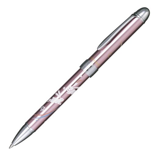 細かな手作業でしか味わえない「蒔絵」独特の色彩の妙を現代の印刷技術で再現した新しい加飾工芸品です。図柄のベースに印刷を施し、ポイントとなる部分に金粉・銀粉などをひとつひとつ手作業で蒔いて仕上げます。