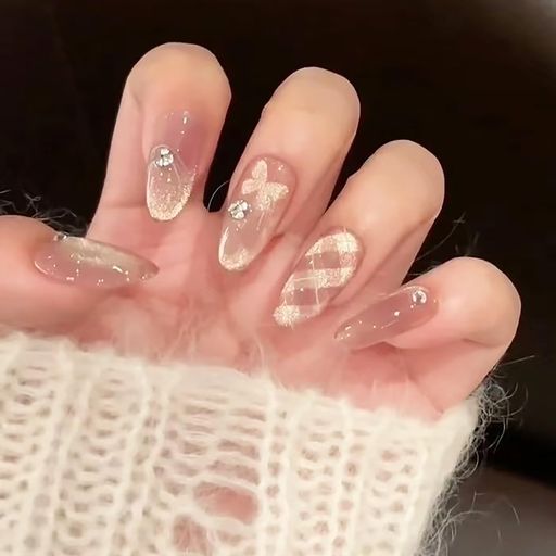 【内容】ネイルチップ30枚+付替え用両面テープ+取り外し用ウッドスティック1個+爪やすり1個。