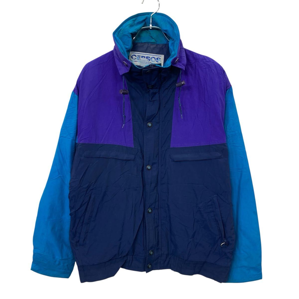 合計金額が3,980円(税込)以上の場合は、送料無料となります。(沖縄・一部離島は9800円以上）商品に興味をもって頂き、誠に有難うございます。恐れ入りますが最後までお読み頂き、ご了承の上ご購入下さい。アメリカから輸入した ナイロンジャケッ...