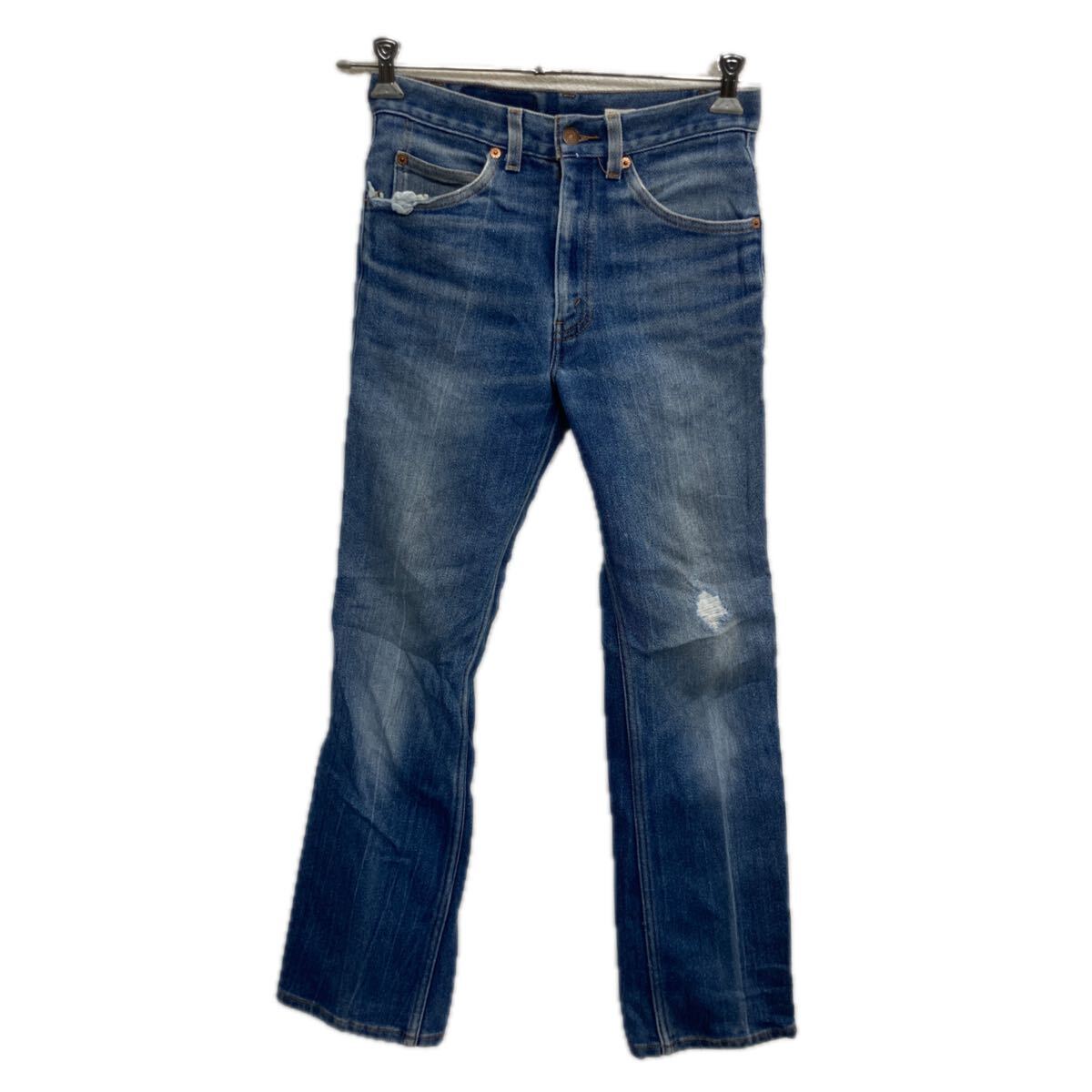 アメリカから輸入した古着になります。コンディションB〜C右ポケット、左膝にダメージがあります。サイズ表記サイズW31 L32実寸サイズ（cm）ウエスト 70cm股下 78cmワタリ幅 27cm裾幅 20cm-----------------...