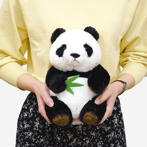 右手にもった笹が手放せない・・・。もこもこみんな大好きパンダのぬいぐるみ。サイズ：約25cm