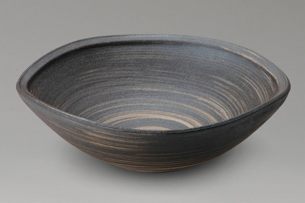 商品詳細情報 ◆サイズ ■サイズ：幅 350 × 奥行 345 × 高さ 120 mm ◆材質 信楽焼（陶器） 排水口用器具付き(φ25mm) ◆信楽焼 信楽焼は日本六古窯の一つ。 信楽特有の土味を発揮して、登窯、窖窯の焼成によって得られる...