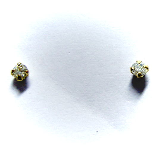 品名 K18ゴールド　ダイヤモンド0.06ct　スタッドピアス♪ コメント シンプルなダイアモンドのスタッドピアス☆ 主石 ダイヤモンド　2石合計0.06ct 材質 18金イエローゴールド（K18YG）キャッチ：18金イエローゴールド（K1...