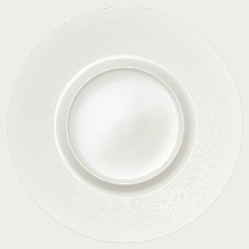 商品情報サイズ直径：約28.1cm、高さ：約2cm重量約684g材質ボーンチャイナ原産国スリランカこの商品は Noritake ノリタケ アラカルト 28cmプレート 4枚セット 93925/10-672L 10-672L/939251 大...