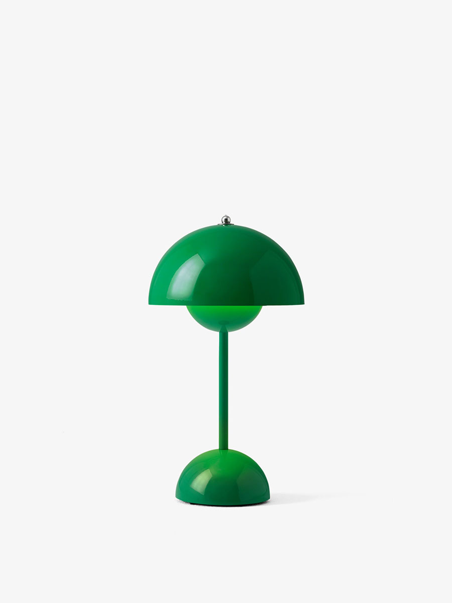 メーカー： &トラディション / アンドトラディション シリーズ名：テーブルライト　FLOWERPOT サイズ 幅：160mm / 高さ：293mm 重量 0.8kg 材質 樹脂、スチール 照明取付仕様 ポータブル 内蔵LED 内蔵LED ...