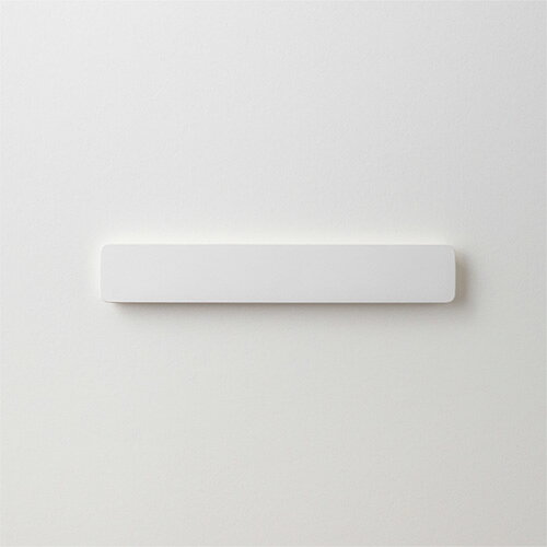 発売元： 株式会社　ムサシ 本体サイズ：W181 × D9 × H30 mm 重量：本体 41g / 金属ベース 21g / 合計 62g 電球：0.4W（電球色LED 設計寿命約4万時間） 全光束：15ルーメン 色温度：2700K 演色性...