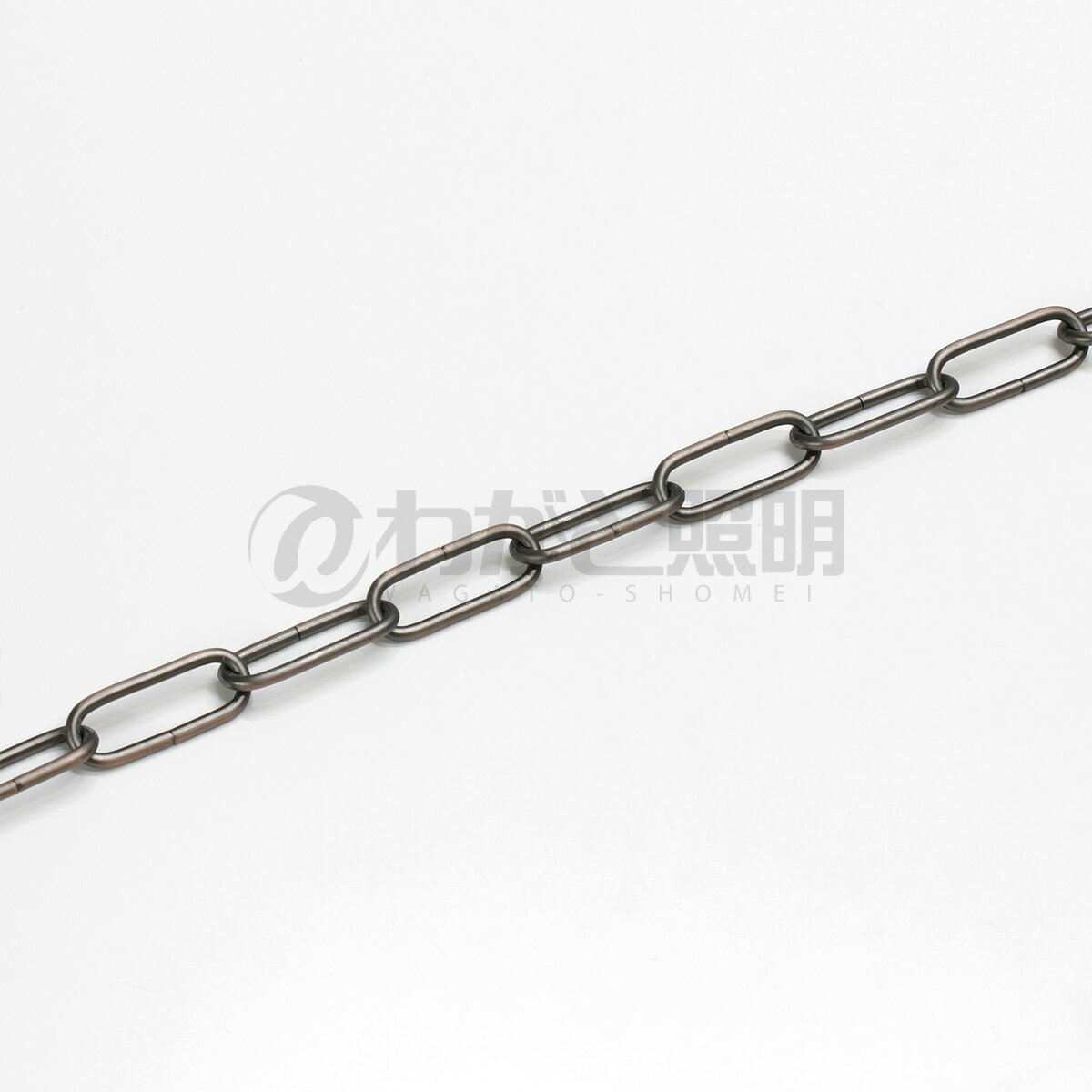 シリーズ名：銅ブロンズ リンクCタイプチェイン 寸法：38.5mm×15mm　φ3mm カラー：アンティーク銅ブロンズ 材質：鉄製 関連キーワード チェーン チェン吊 チエン CHAIN 鎖 吊下げ ハンギング クサリ くさり 照明器具用 ...