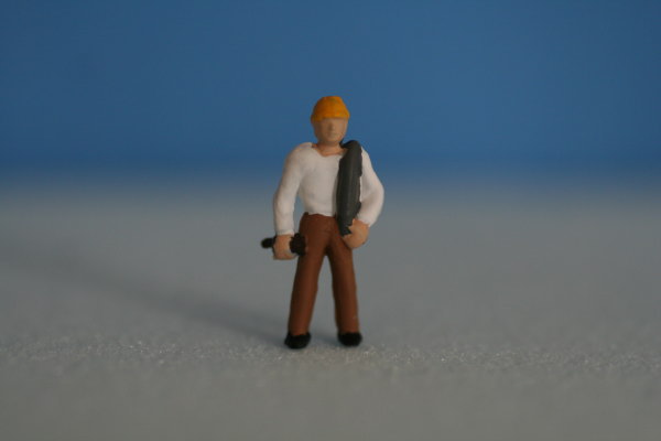 立った状態（大人）で約2cmの高さですオリジナルHOゲージ人形　作業員2 わき役黒ちゃんオリジナルのHOゲージ人形です。作業員をイメージして制作しました。色彩にもこだわり、日本のレイアウトにもマッチするフィギュアになっています　ワイヤーを担...