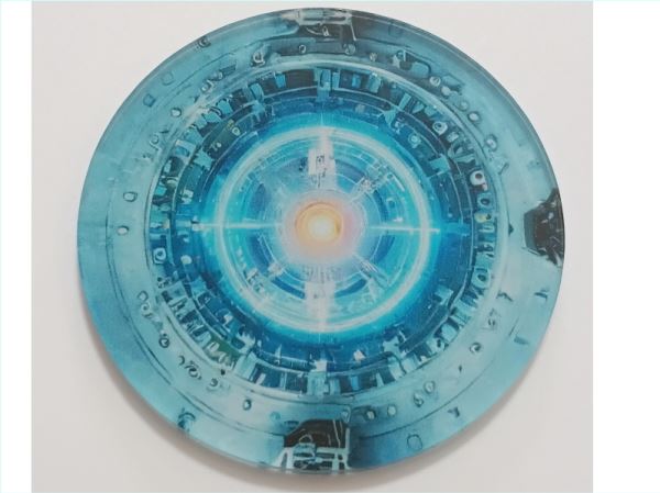 アクリルに様々な画像の印刷をしたジオラマベース　装飾台です トミカなどのミニカー、装飾品の展示などに最適！ フリマやイベント、店舗の什器にもおすすめです。 ※土台のみです。 原材料：アクリル 寸法　直径60mm　厚み2~3mm その他サイズ...