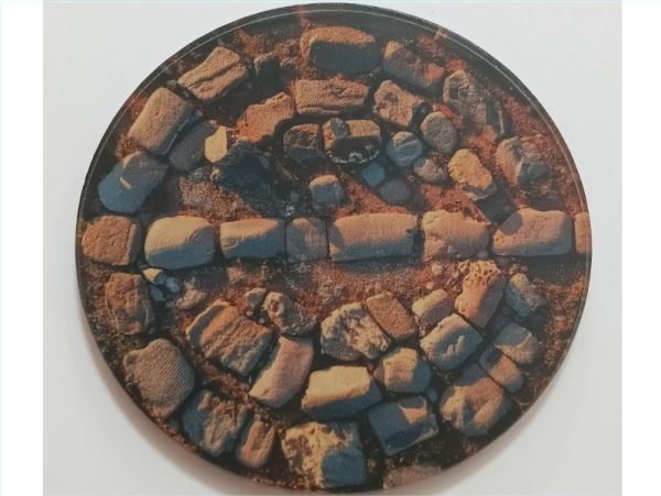 アクリルに様々な画像の印刷をしたジオラマベース　装飾台です トミカなどのミニカー、装飾品の展示などに最適！ フリマやイベント、店舗の什器にもおすすめです。 ※土台のみです。 原材料：アクリル 寸法　直径60mm　厚み2~3mm その他サイズ...