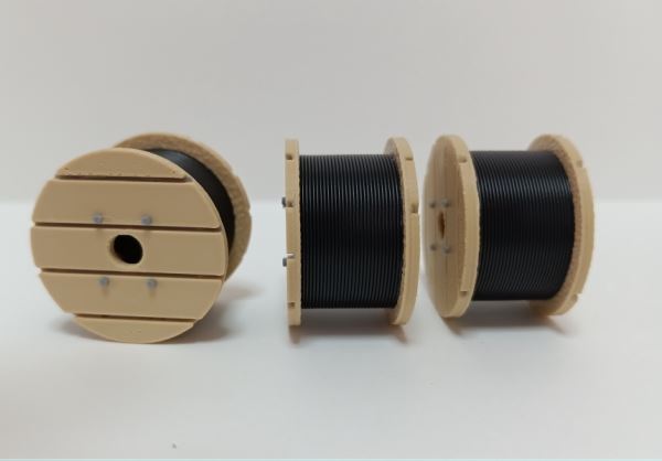 1/80サイズの配線ドラム情景アイテムです。 彩色済みの為、そのまま使用可能。 工場や建設現場、倉庫などのジオラマ再現に最適です。 様々なシーンをリアルに再現し、制作の幅を広げます。