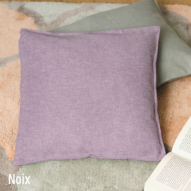 オススメポイント ★カーテン生地で作るクッションカバー -------------------------------------------------- 当店で取り扱っているカーテンの生地のクッションカバーです。カーテンとお揃いのコーデ...