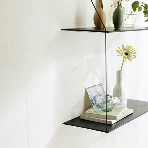 ※この壁紙は10M巻での販売となっておりますが、メーター数の変更は可能となっております。必要数によって金額の変更を行いますので、ご購入時に備考欄へご記入くださいませ。リピート縦64cm 横92.5cm (無地貼り可)有効幅92.5cm機能防...