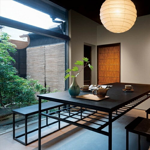 ※この壁紙は10M巻での販売となっておりますが、メーター数の変更は可能となっております。必要数によって金額の変更を行いますので、ご購入時に備考欄へご記入くださいませ。リピート縦0.7cm 横0.7cm有効幅92cm機能防かび・トップコートシ...