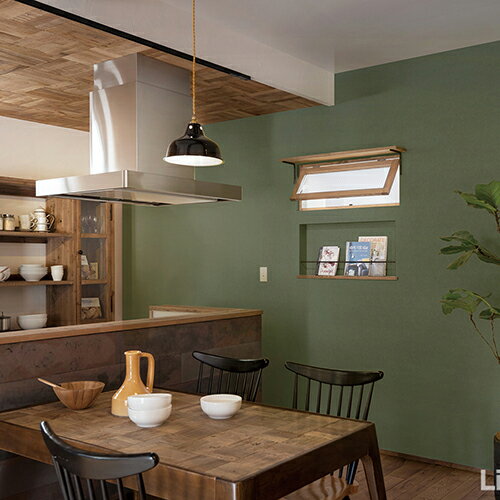 ※この壁紙は10M巻での販売となっておりますが、メーター数の変更は可能となっております。必要数によって金額の変更を行いますので、ご購入時に備考欄へご記入くださいませ。リピート縦-cm 横-cm有効幅92cm機能防カビシックハウス対策F☆☆☆...