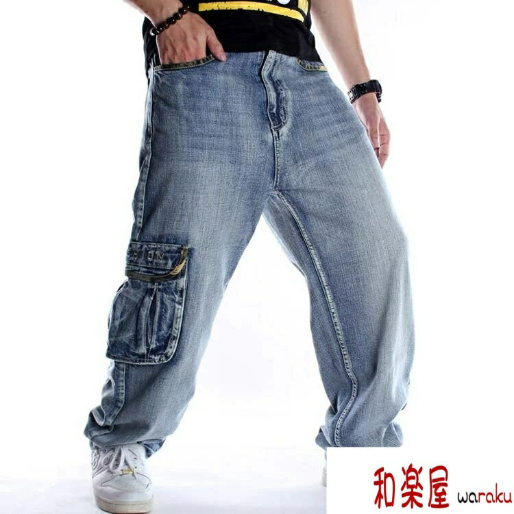 全体的にゆとりをもたせたデザインに加え、ウエストはボダン＆ファスナー様にし、サイドのポケットも深めに作られているので収納力もあります。極太バギーパンツが登場！ ウォッシュ加工で魅せるデニム特有のデザインが、見事にマッチする デニムパンツ で...