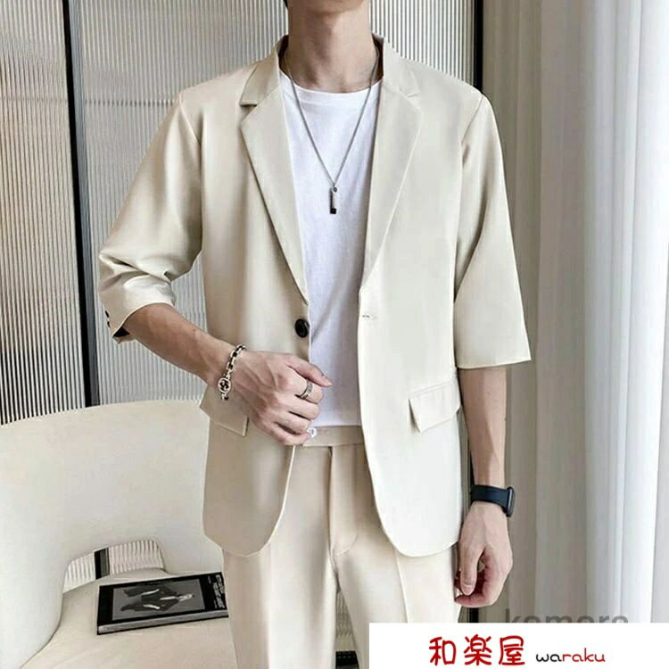 サラリと羽織れ、薄くて軽い着心地の7分袖テーラードジャケット。スタイルも良く見えてスタイリッシュな着こなしができます。春夏の暑いシーズンから秋までロングシーズン楽しめる。ややゆとりのあるシルエットは程良くカジュアルな大人の佇まいを演出します...